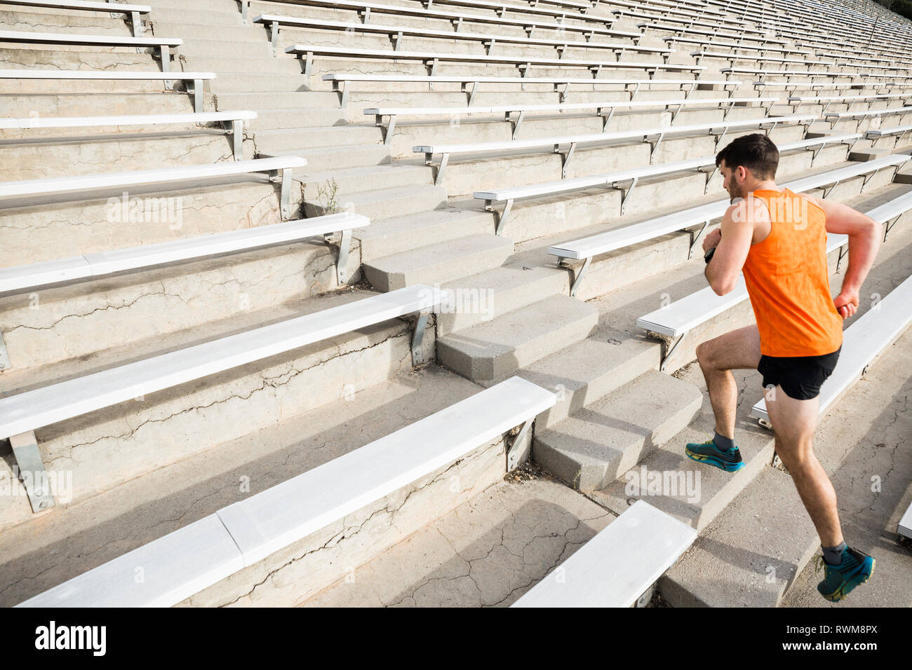 Man running stadium hi-res stock photography and images - Alamy