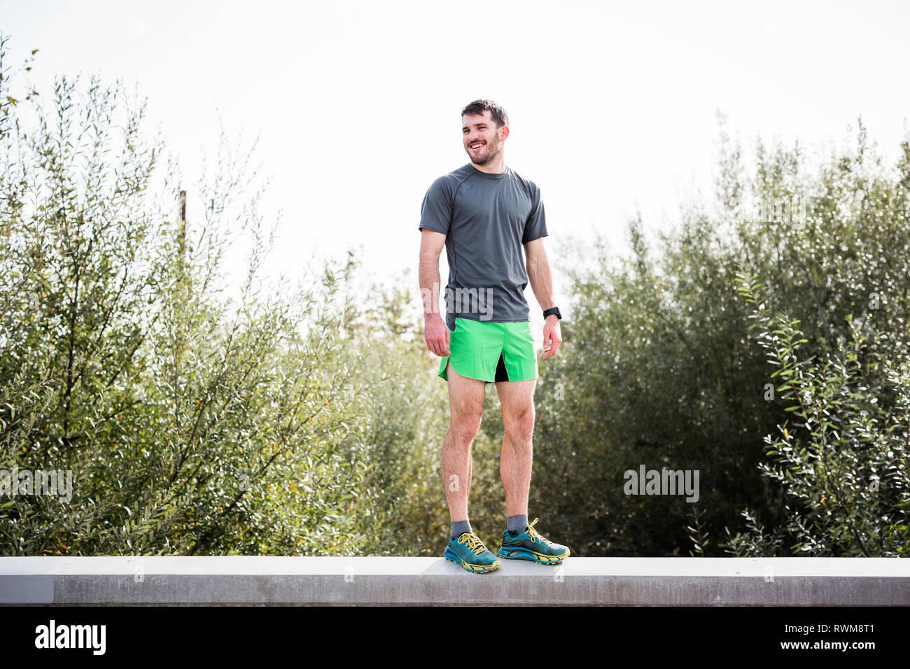 Man looking over shoulder running hi-res stock photography and images ...