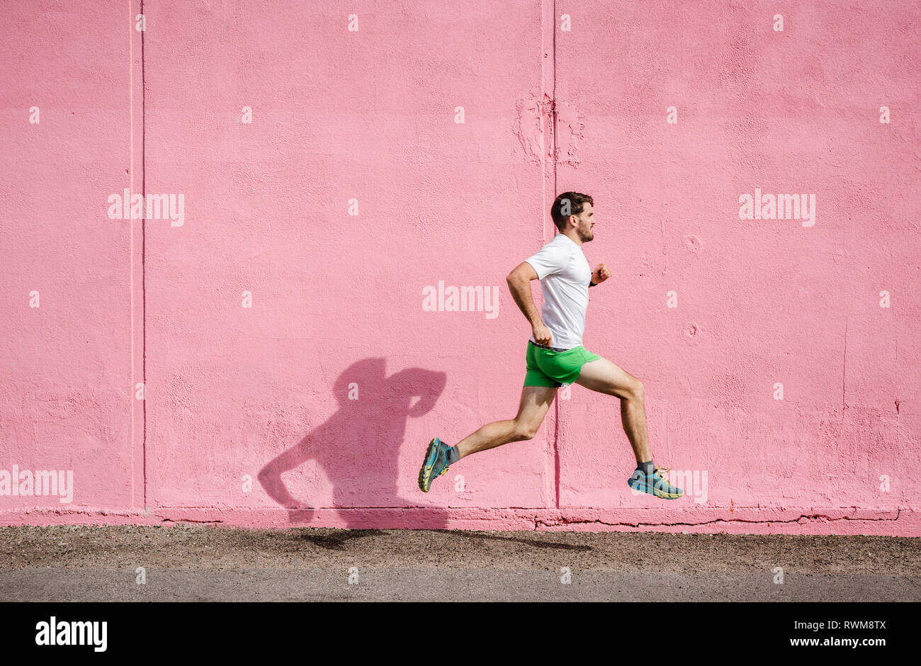 Runner city pink hi-res stock photography and images - Alamy