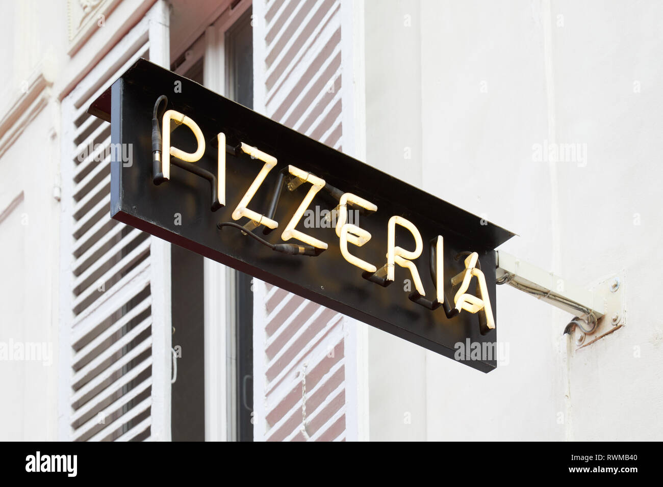 Neon pizza sign hi-res stock photography and images - Alamy