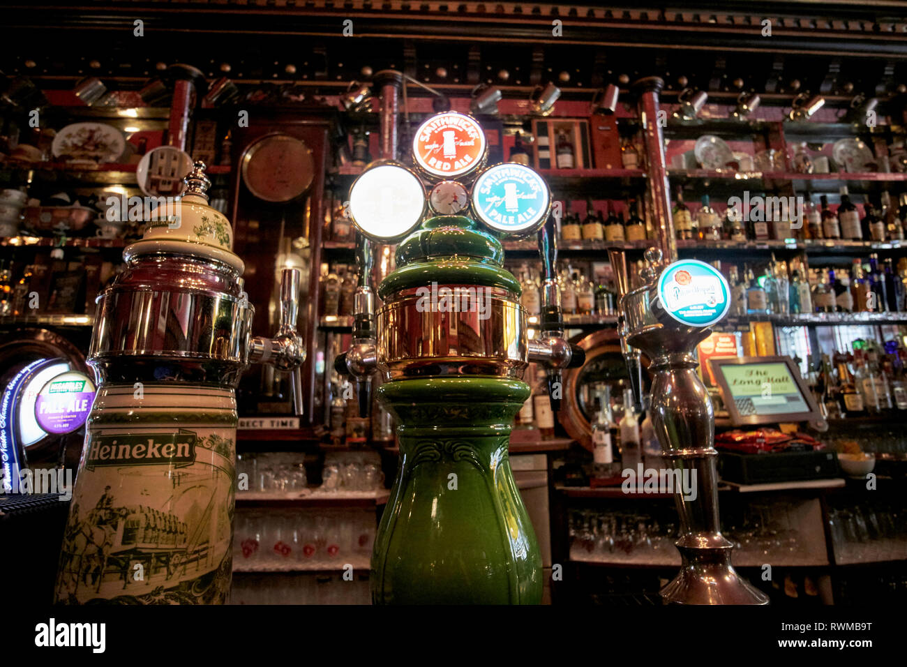 Victorian pub hi-res stock photography and images - Alamy