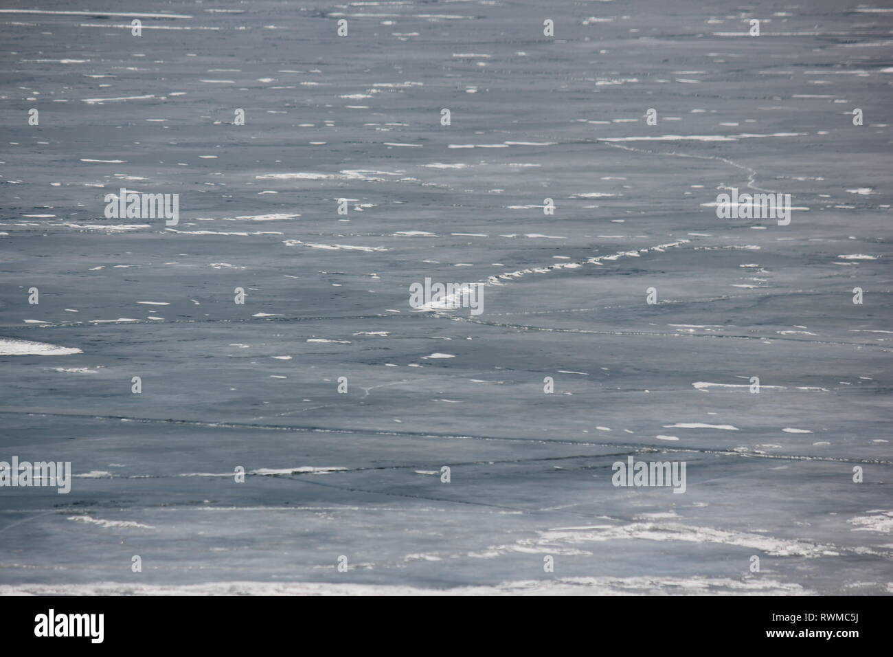Chicago's Lake Michigan in the winter cold Stock Photo - Alamy