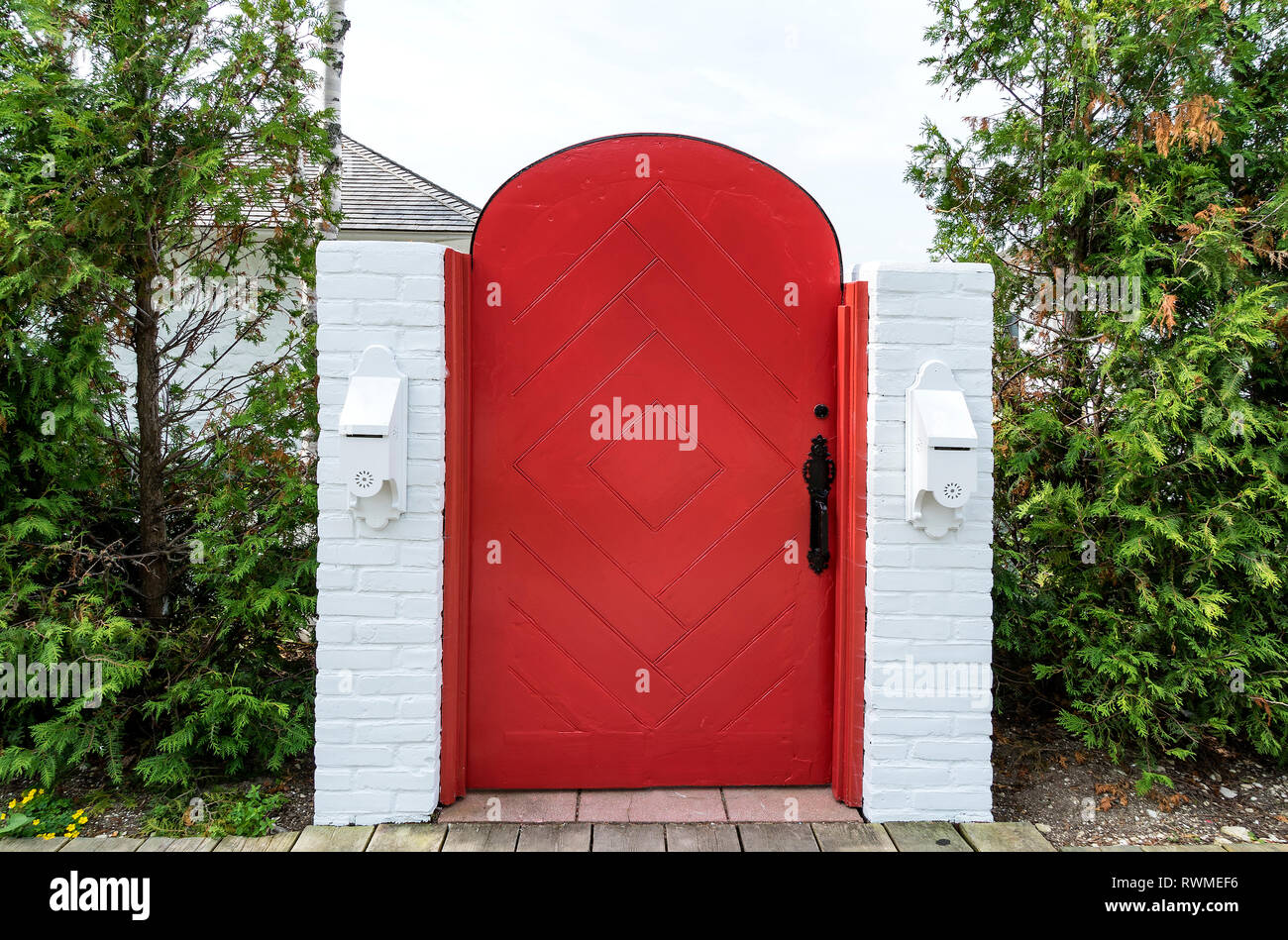 Brick gate posts hi-res stock photography and images - Alamy