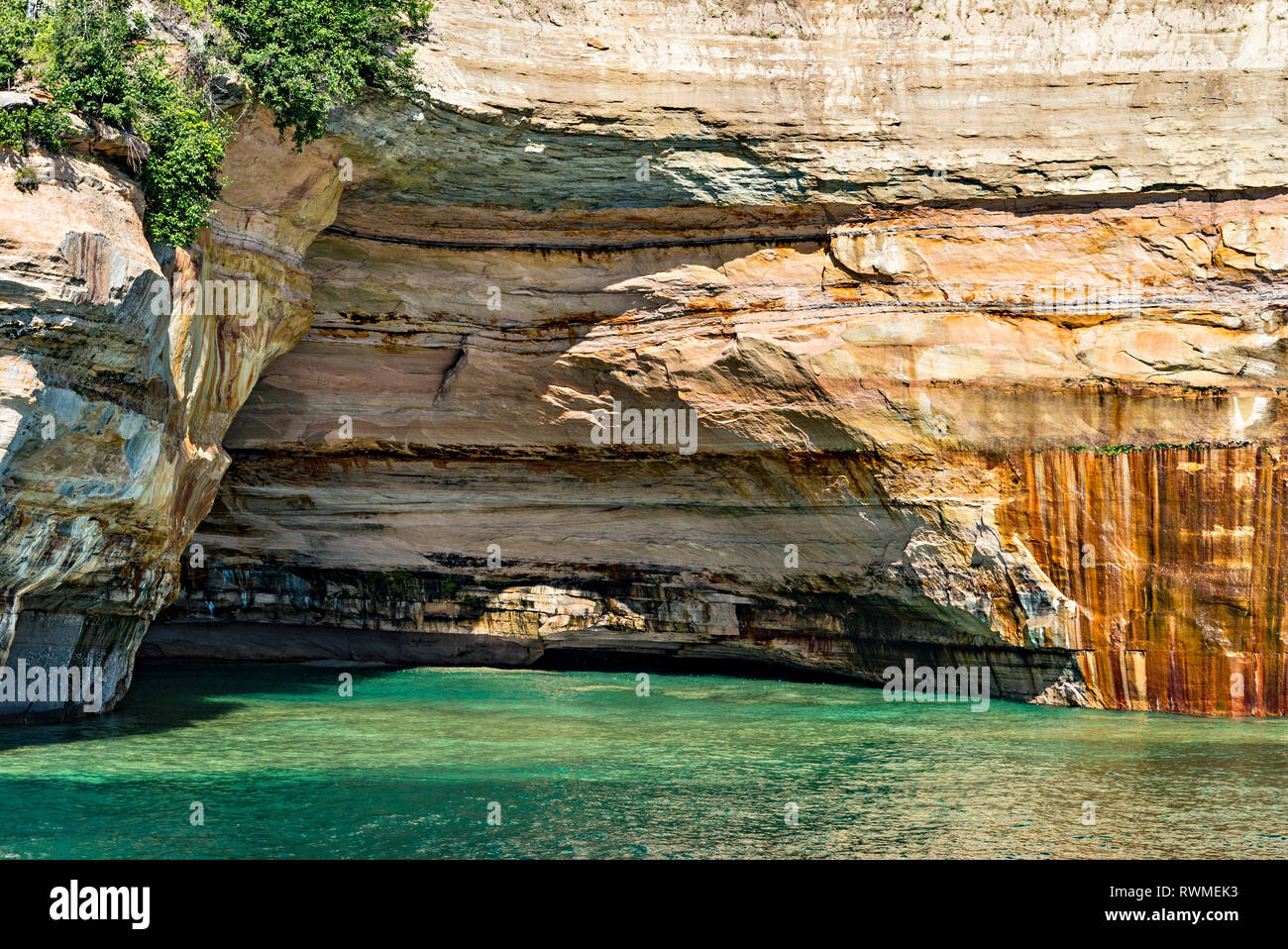 Pictured rocks national shoreline hi-res stock photography and images ...