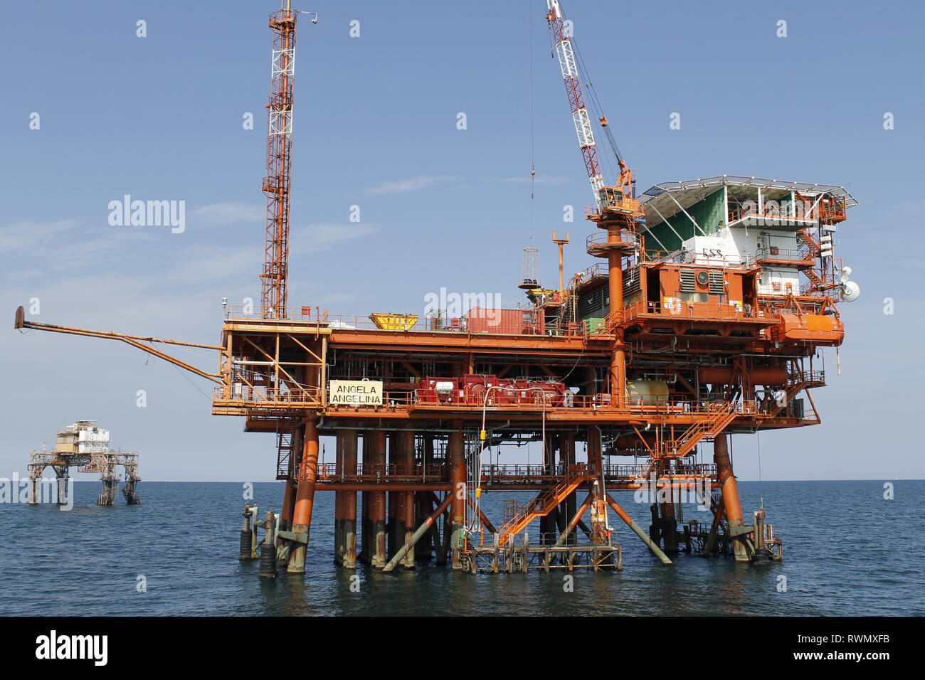 offshore oil and gas platform on the ocean Stock Photo - Alamy