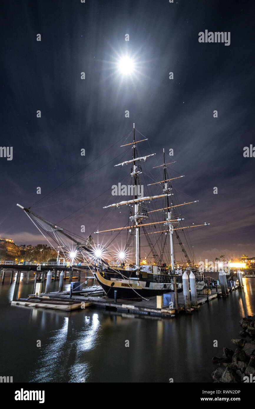 Long exposure photo of the sailing brig, The Pilgrim, tourist ...