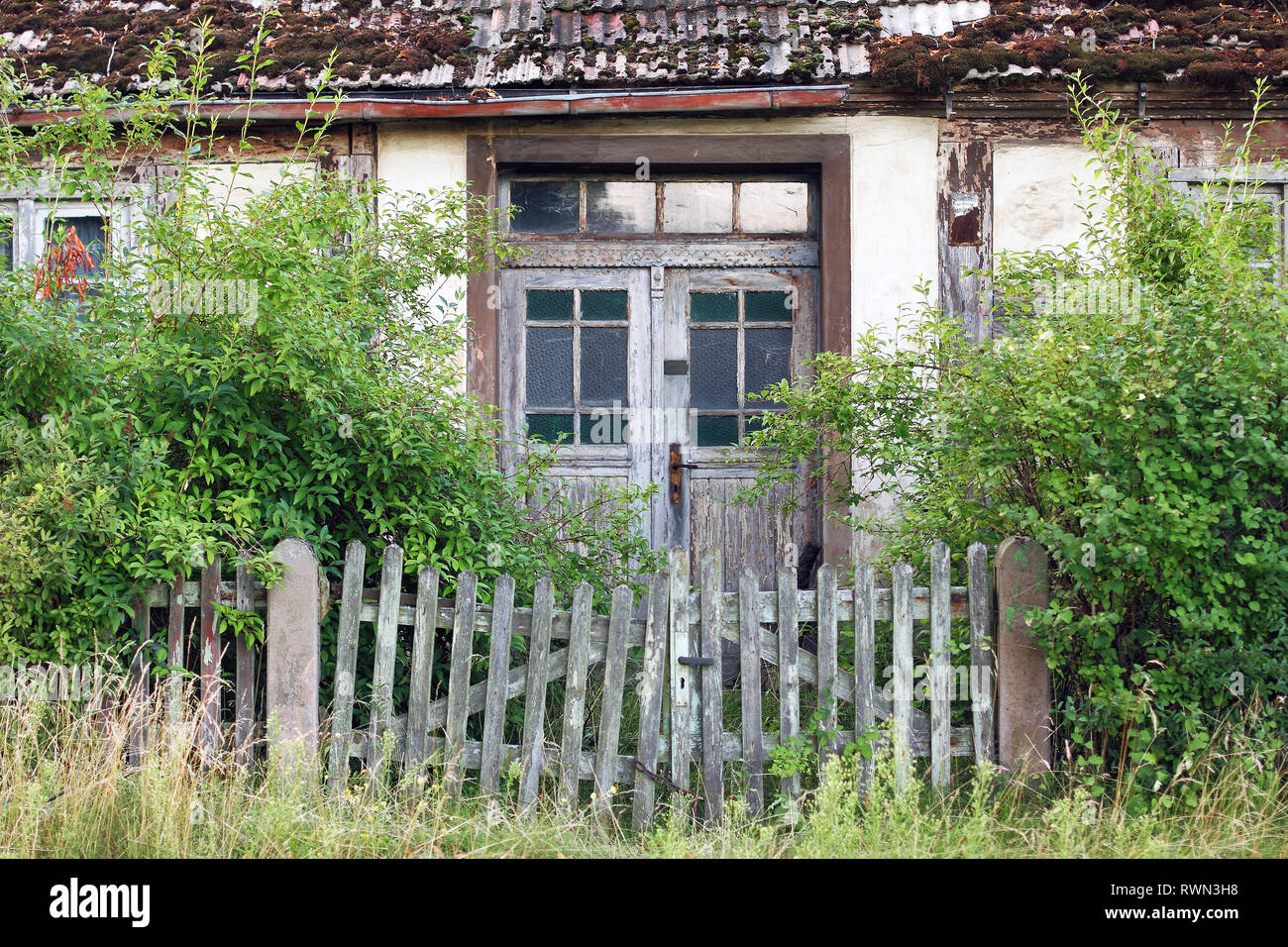 Ruins crooked house hi-res stock photography and images - Alamy