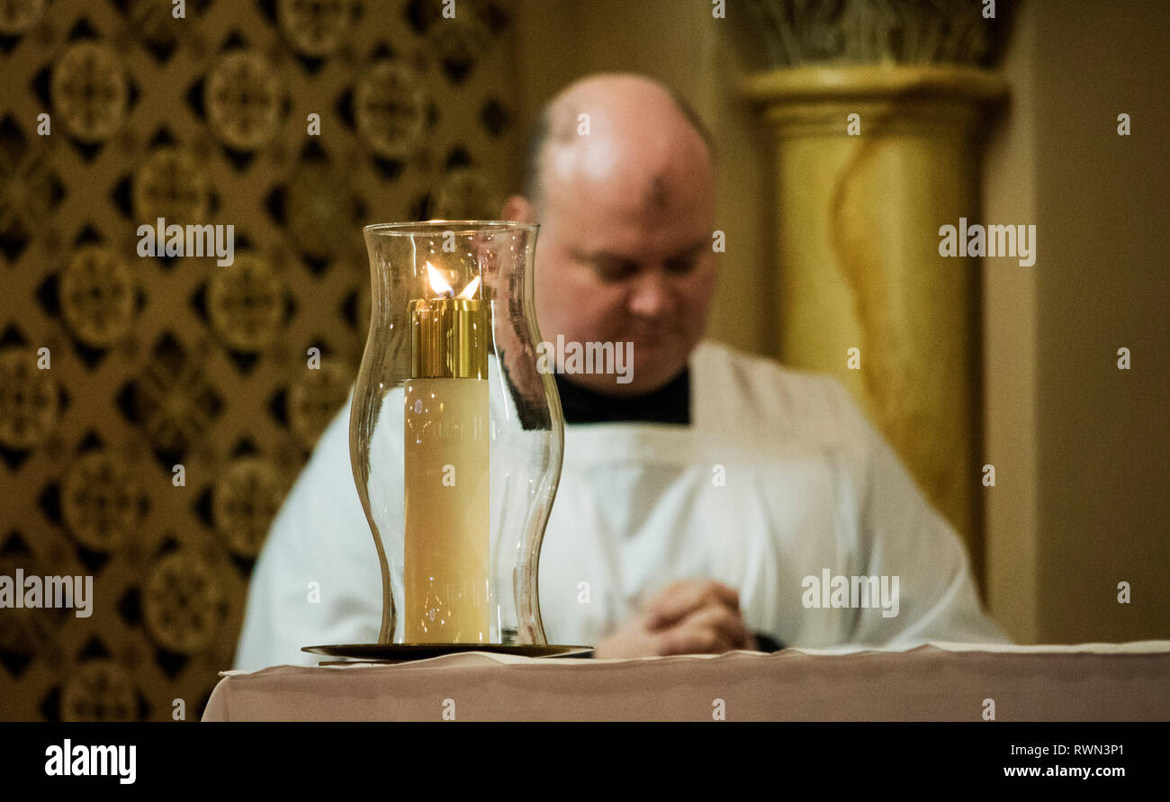 Lent priest hi-res stock photography and images - Alamy