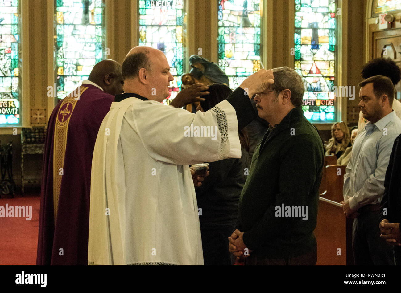 Lent priest hi-res stock photography and images - Alamy
