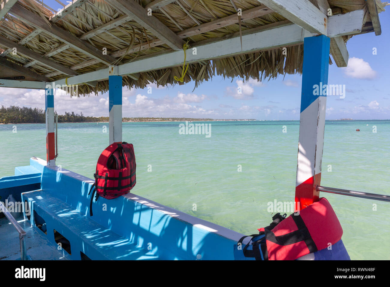 Tourist Glass bottomed boat Stock Photo - Alamy