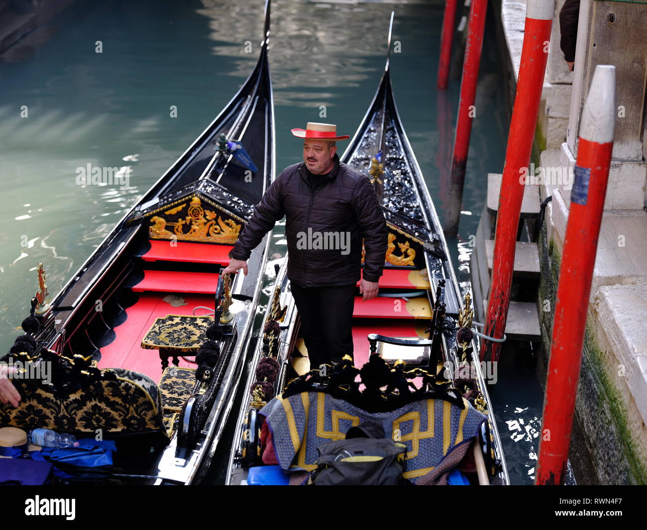 Flat bottomed venetian rowing boat hi-res stock photography and images ...