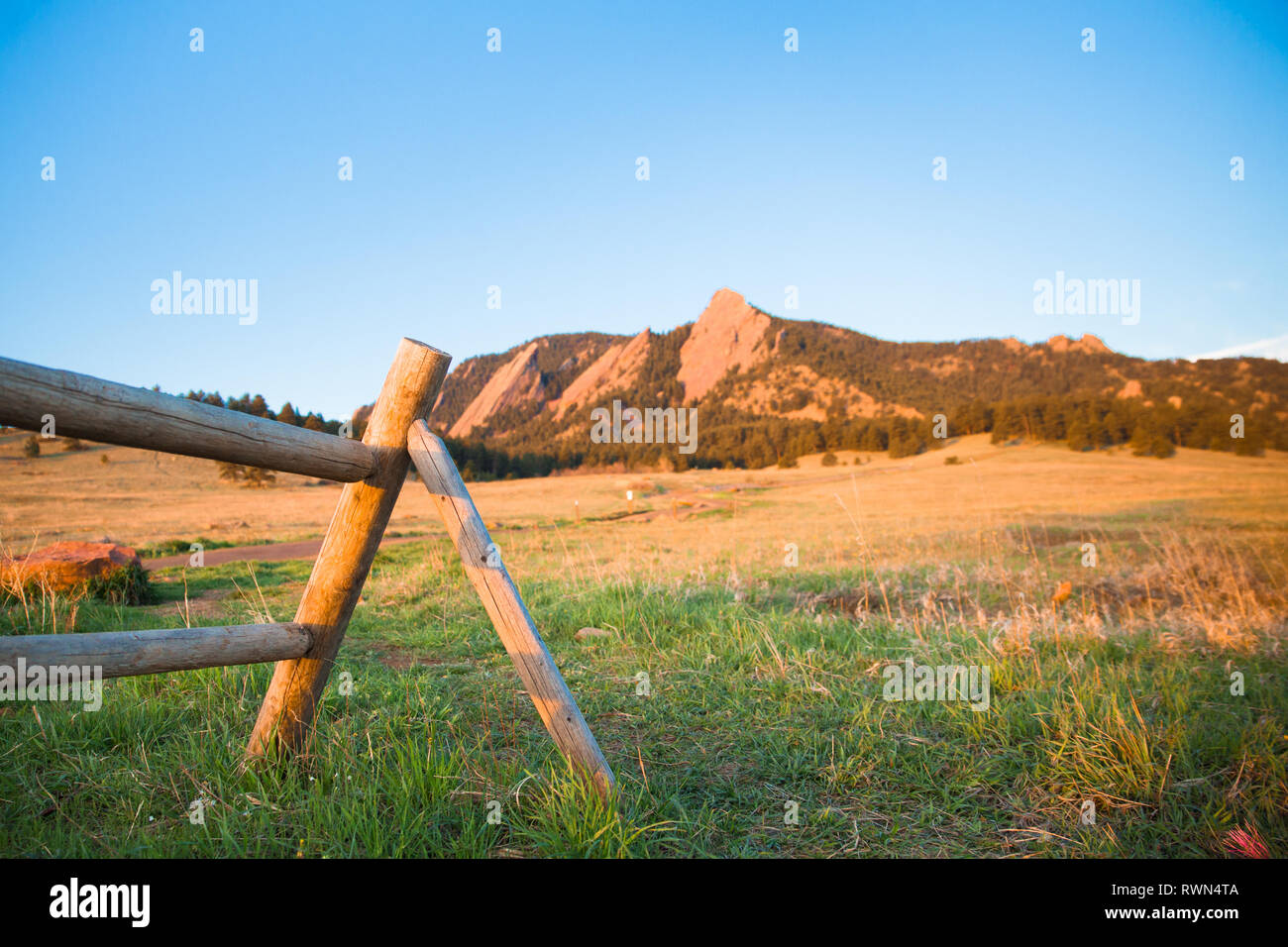 Flatirons vista trail hi-res stock photography and images - Alamy