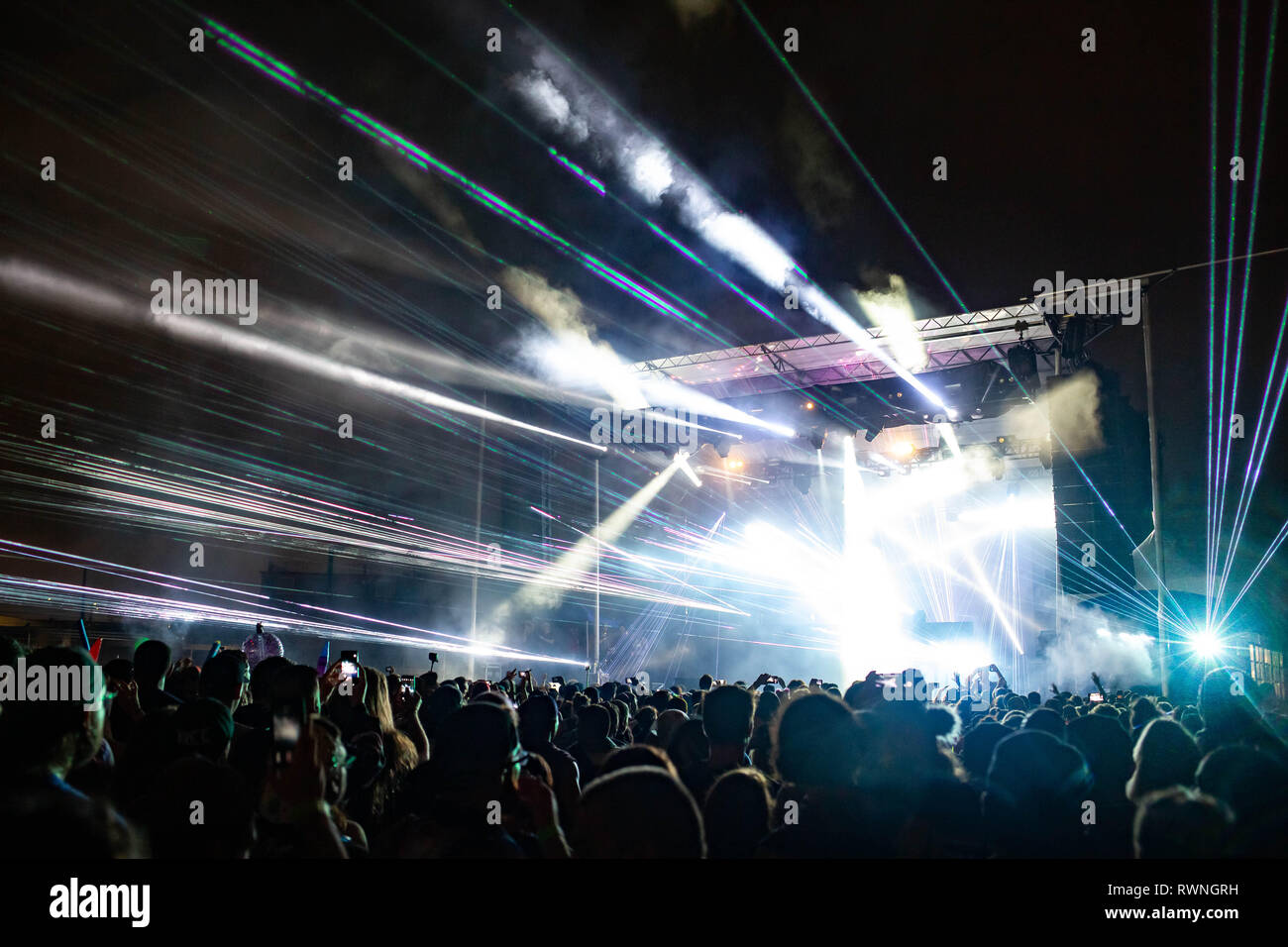 Nightclub lights lasers hi-res stock photography and images - Alamy