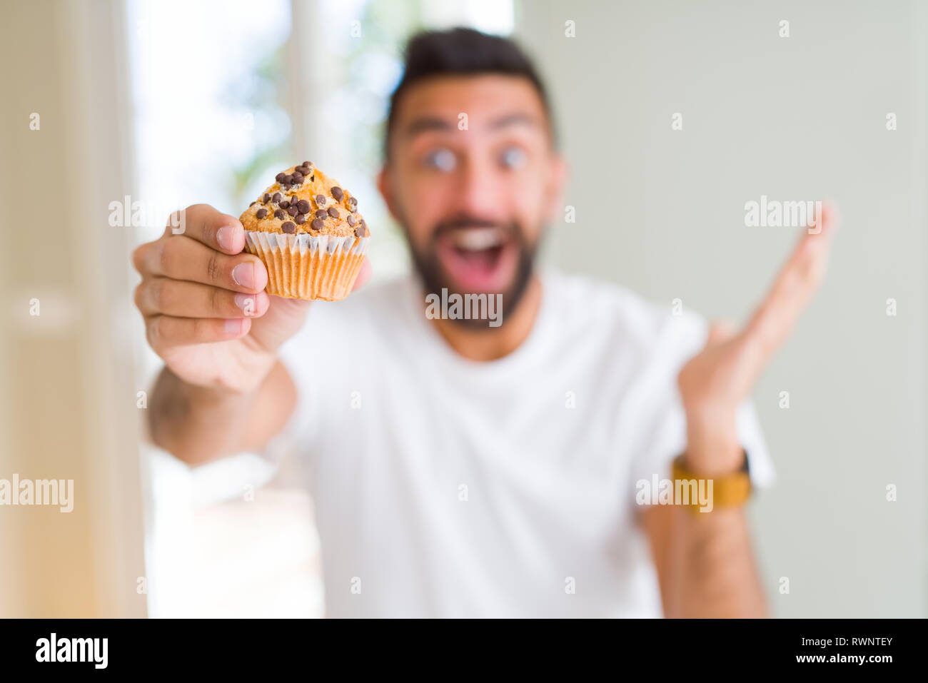 Man eating big muffin hi-res stock photography and images - Alamy