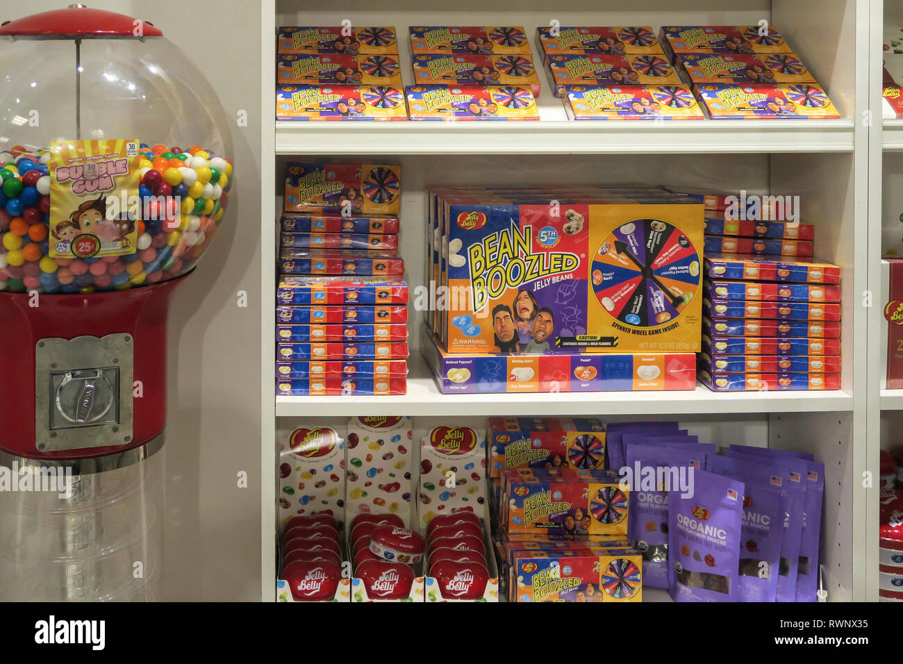 Square belly hi-res stock photography and images - Alamy