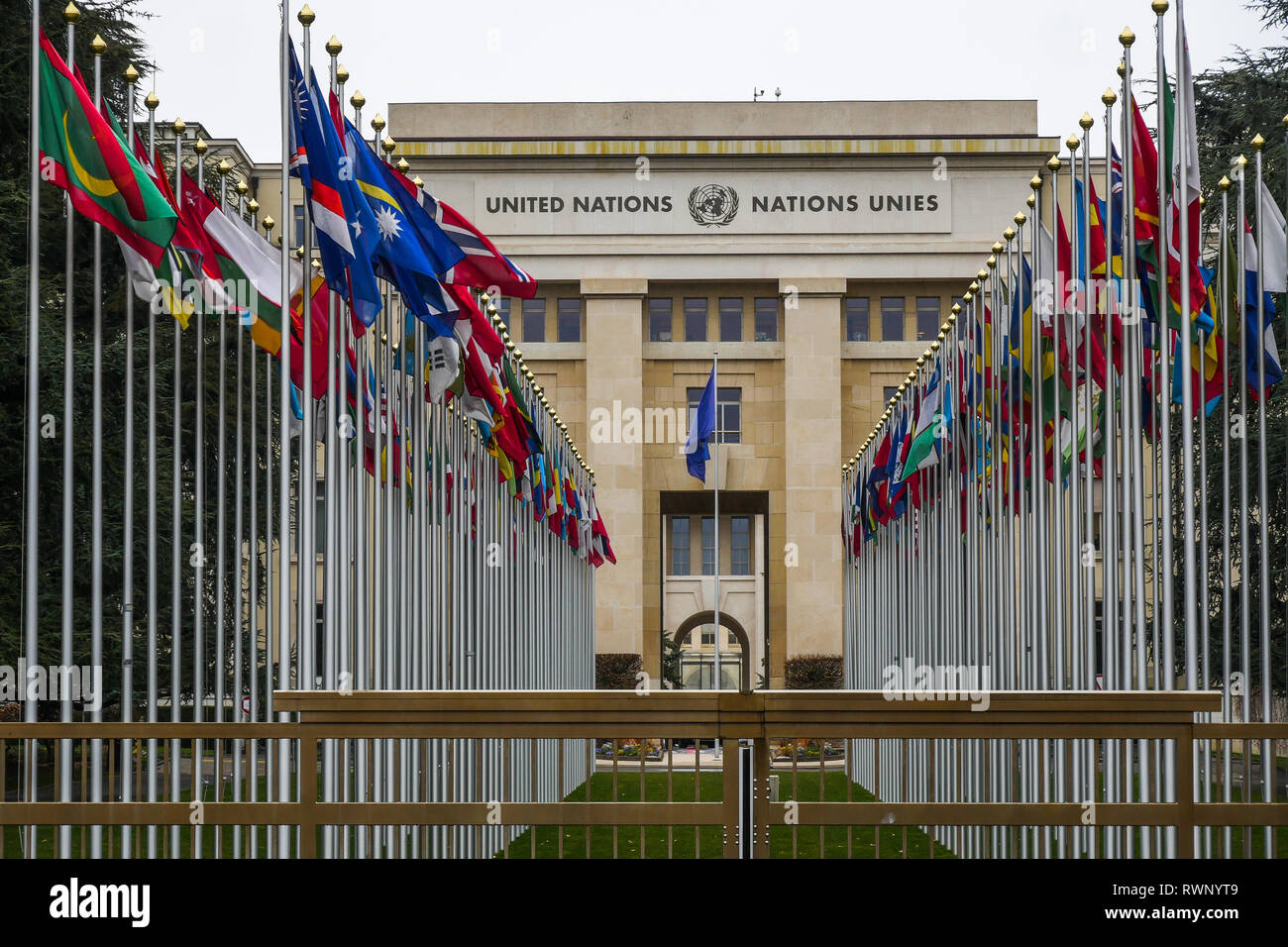 Un building geneva flags hi-res stock photography and images - Alamy