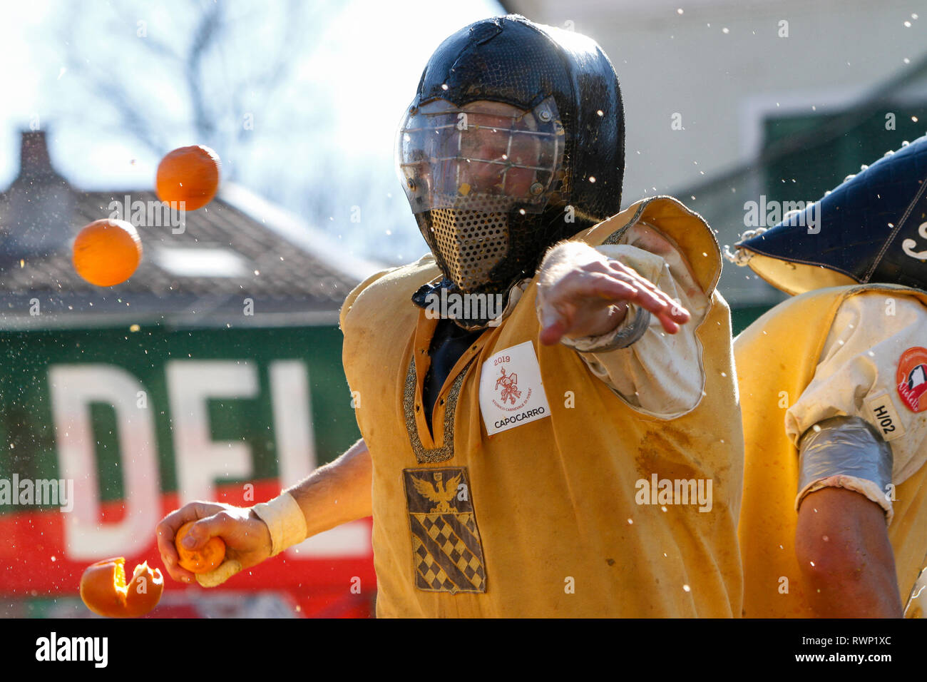 Orange throwers fighting during the 'Battle of the Oranges' at Ivrea ...