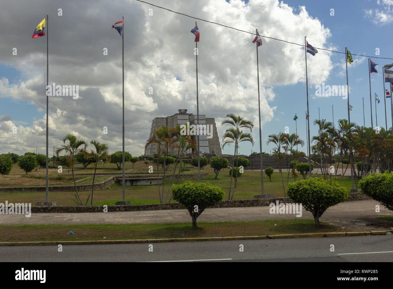 Christopher columbus grave santo domingo hi-res stock photography and ...