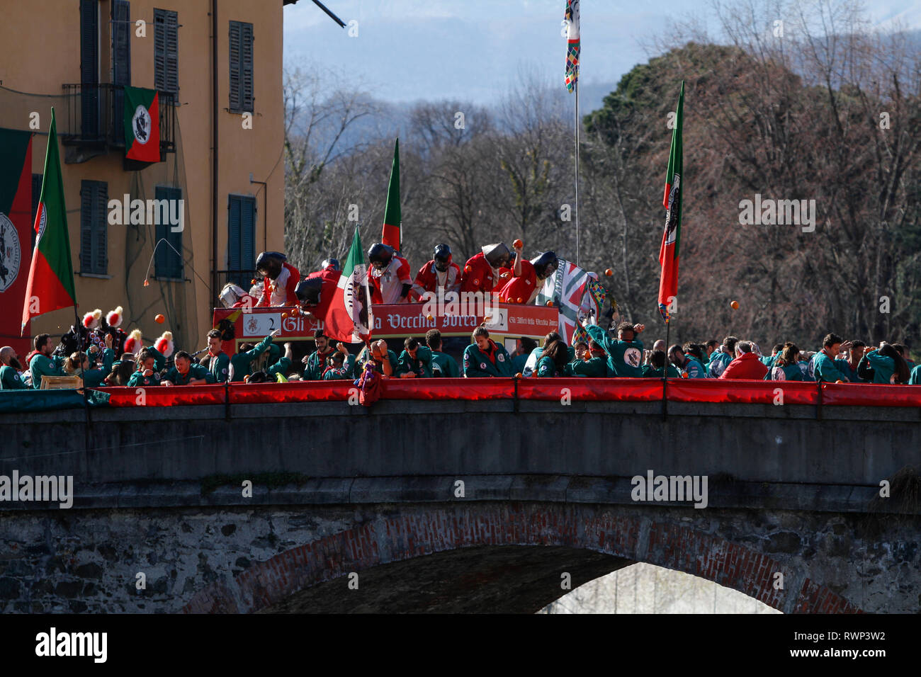 Orange battle carnival ivrea italy hi-res stock photography and images ...