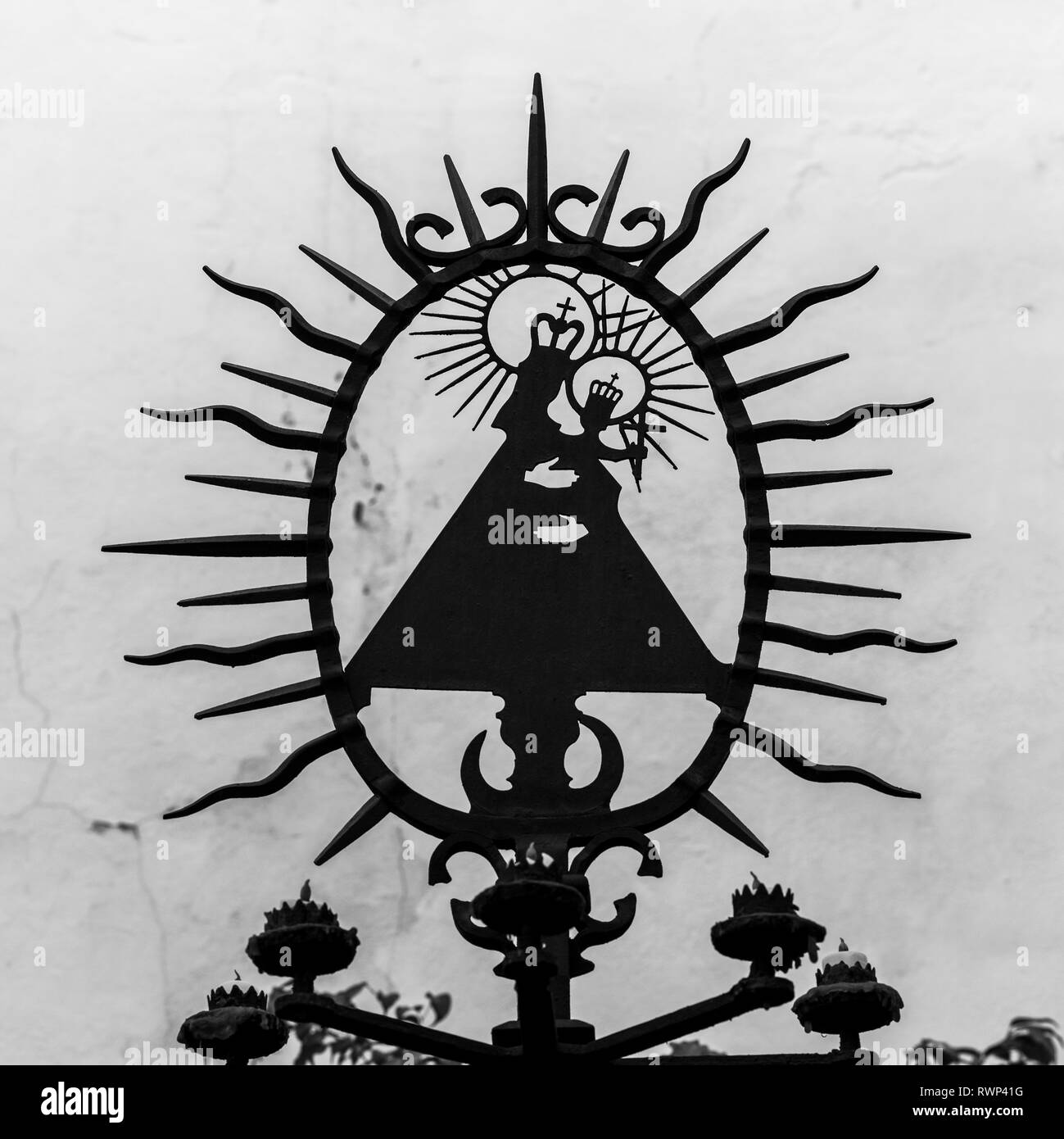 Candle and cross hi-res stock photography and images - Alamy