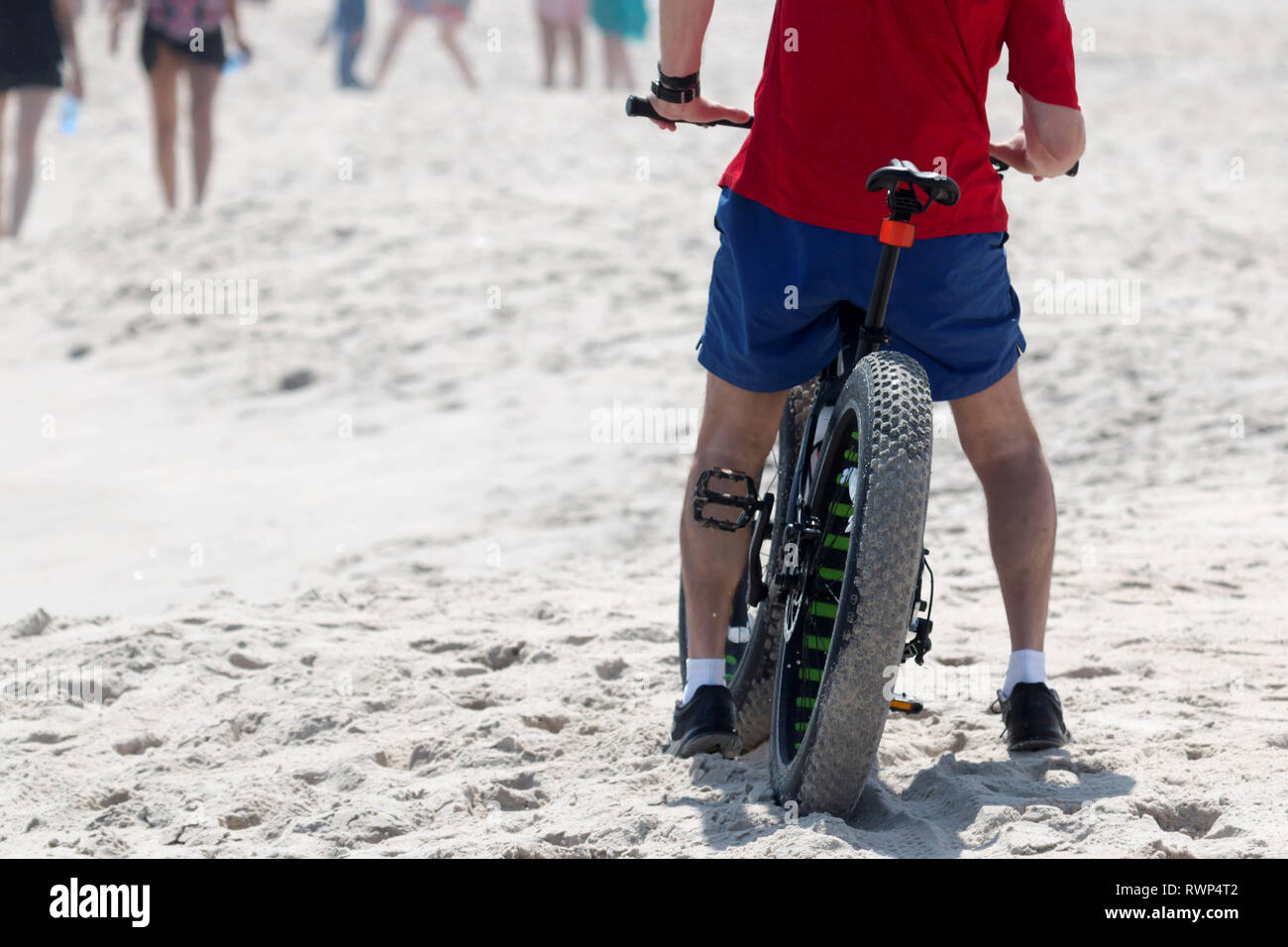 Fat man on beach hi-res stock photography and images - Alamy