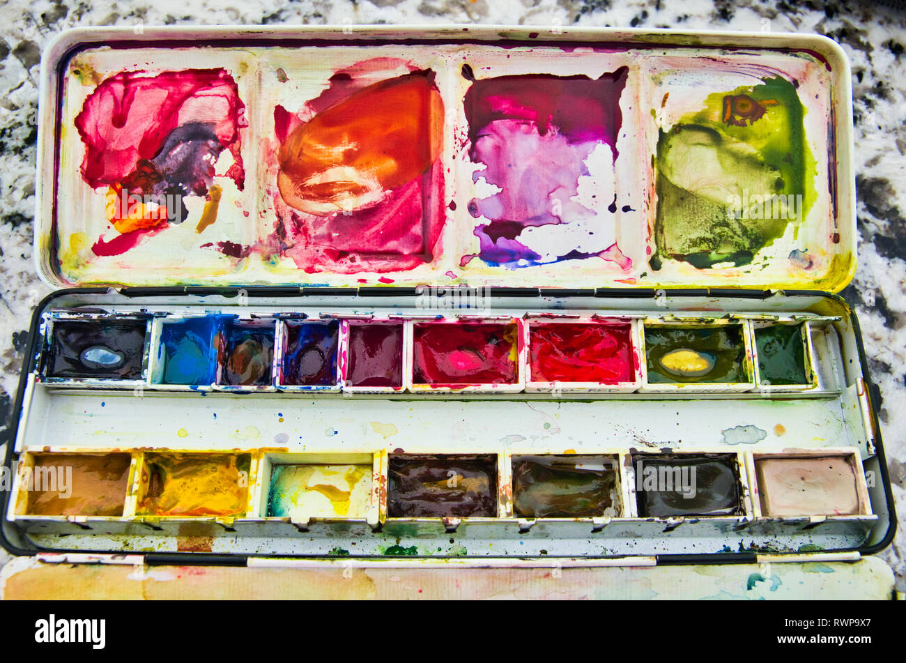 Folding metal paint tin hi-res stock photography and images - Alamy