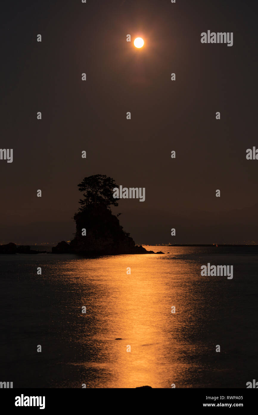 Toyama bay hi-res stock photography and images - Alamy