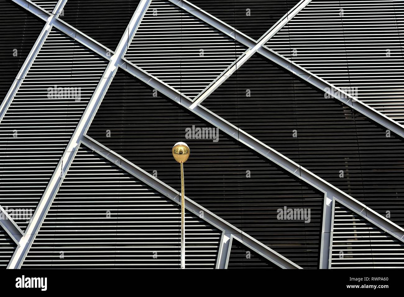 Modern office building exterior hi-res stock photography and images - Alamy