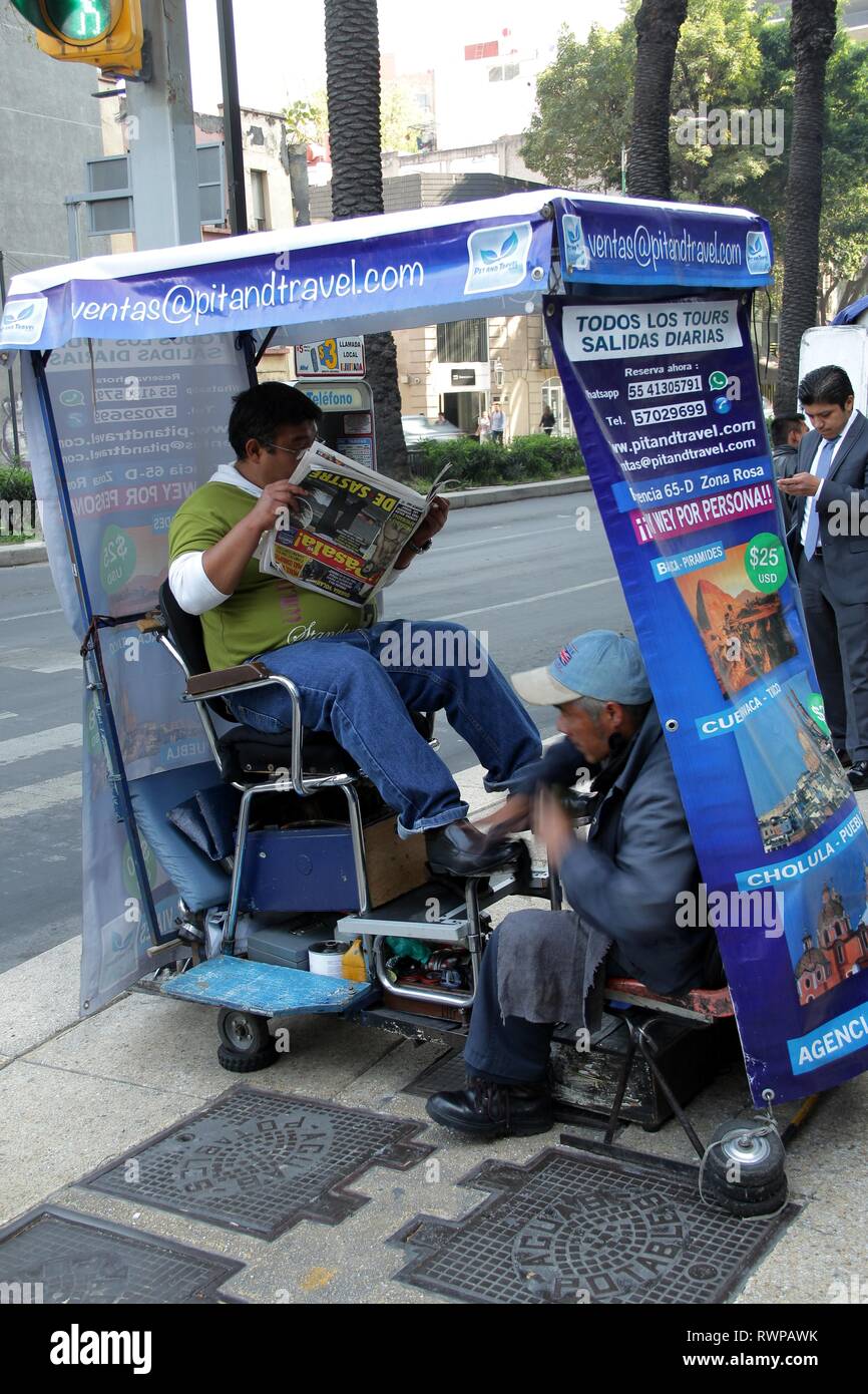 Mexican shoe cleaner hi-res stock photography and images - Alamy