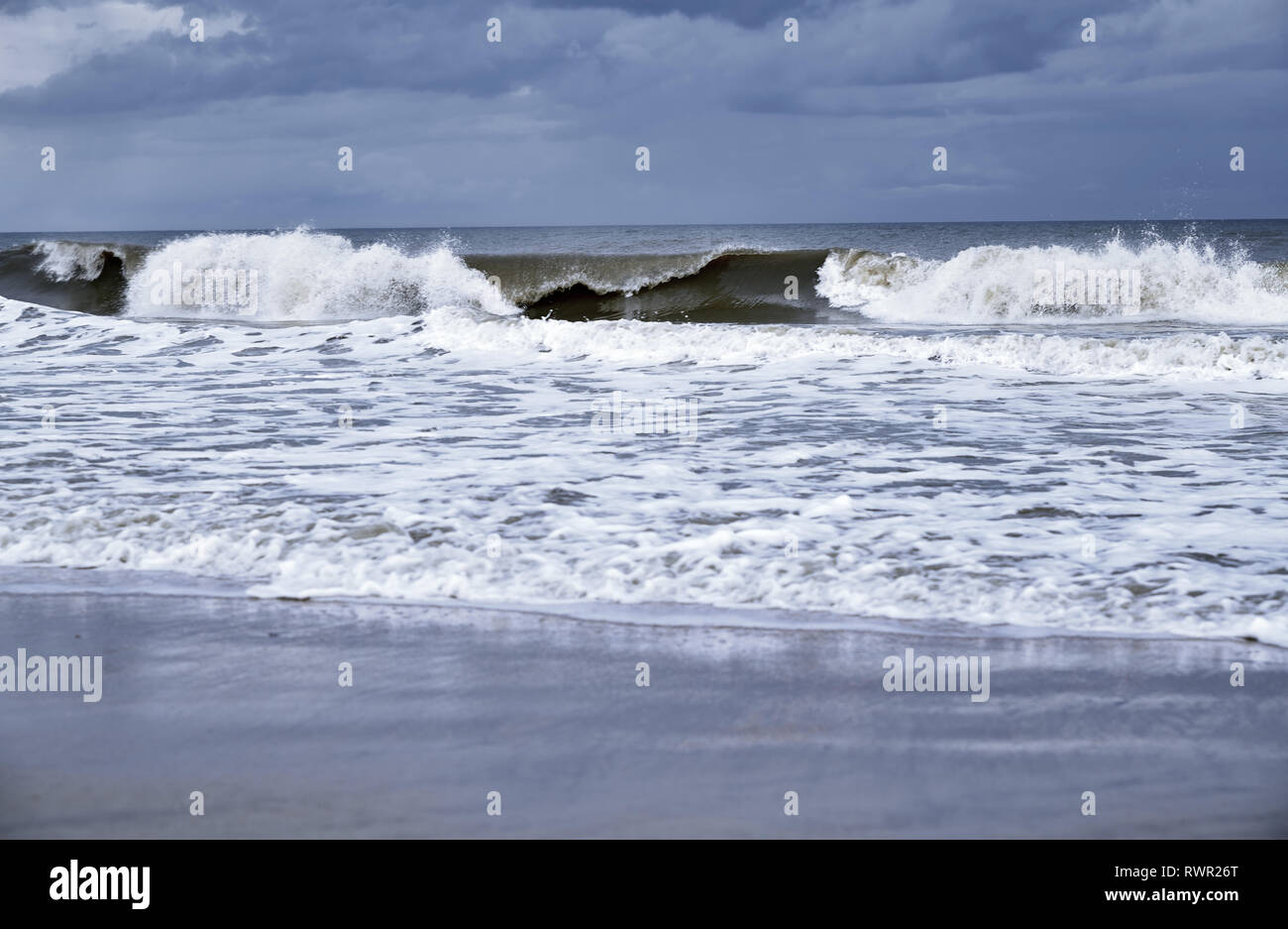 Rough water and waves in Pacific Ocean Stock Photo - Alamy