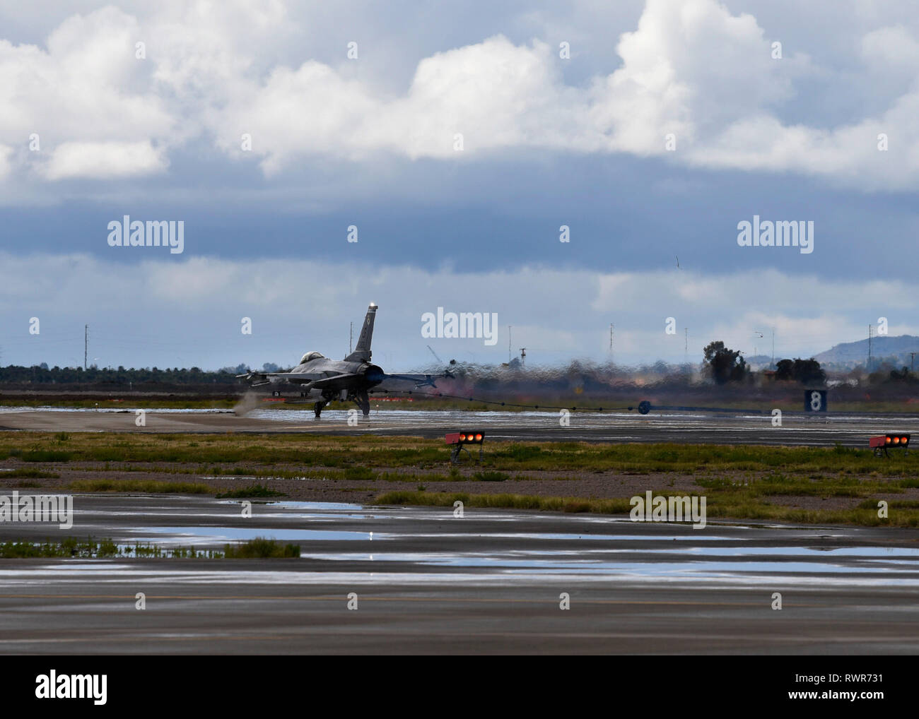 Bak 12 arresting system hi-res stock photography and images - Alamy