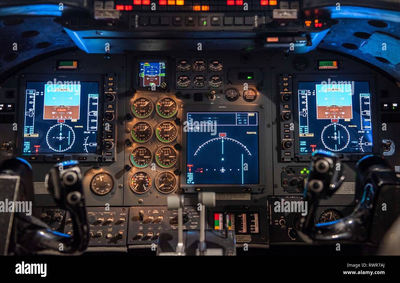 A view of the new “glass cockpit” for the C-21 aircraft. After 35 years ...