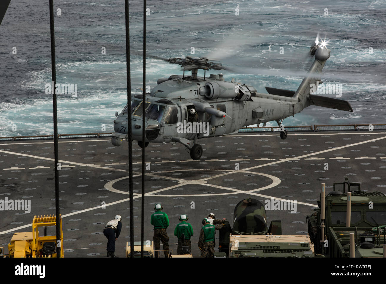 190215-M-QP663-00012 PACIFIC OCEAN (Feb. 15, 2019) An MH-60S Sea Hawk ...