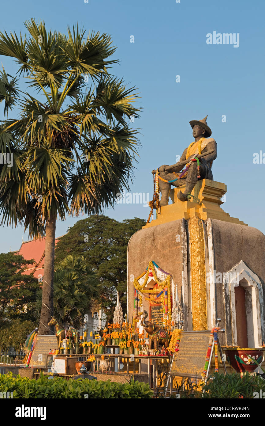 King setthathirath statue hi-res stock photography and images - Alamy