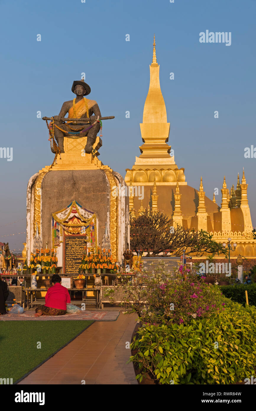 Old king of laos statue hi-res stock photography and images - Alamy