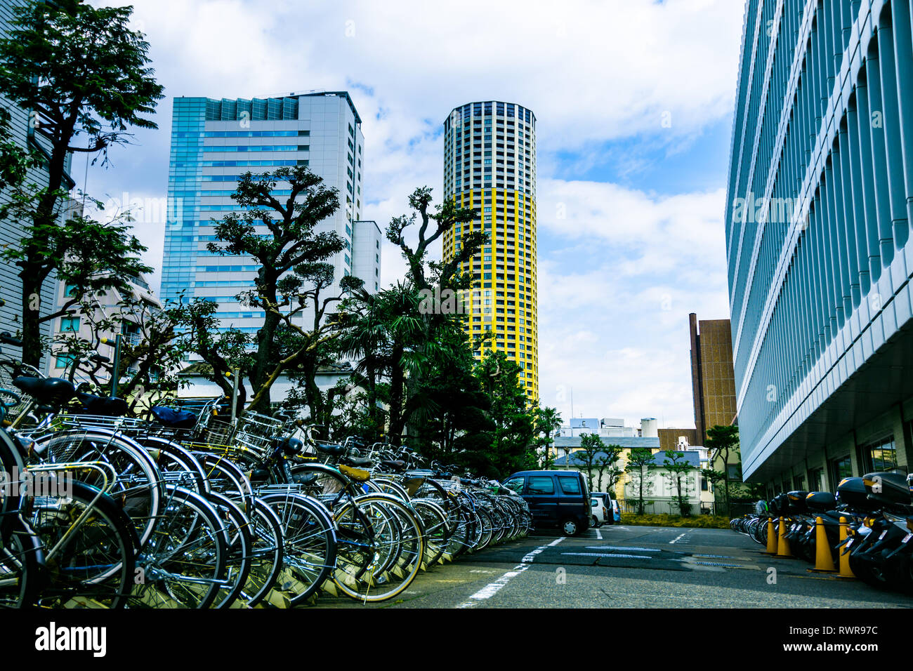 Tokyo street & architecture Stock Photo - Alamy