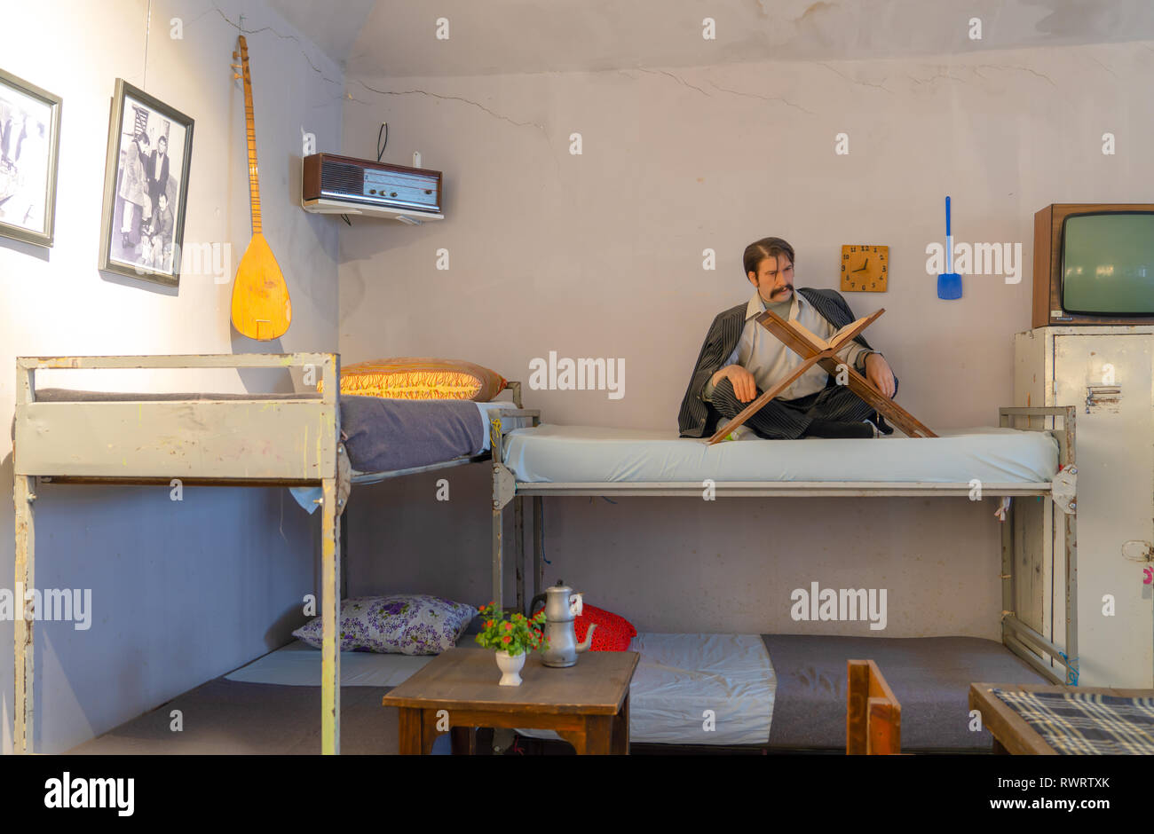 Prisoner daily routine hi-res stock photography and images - Alamy
