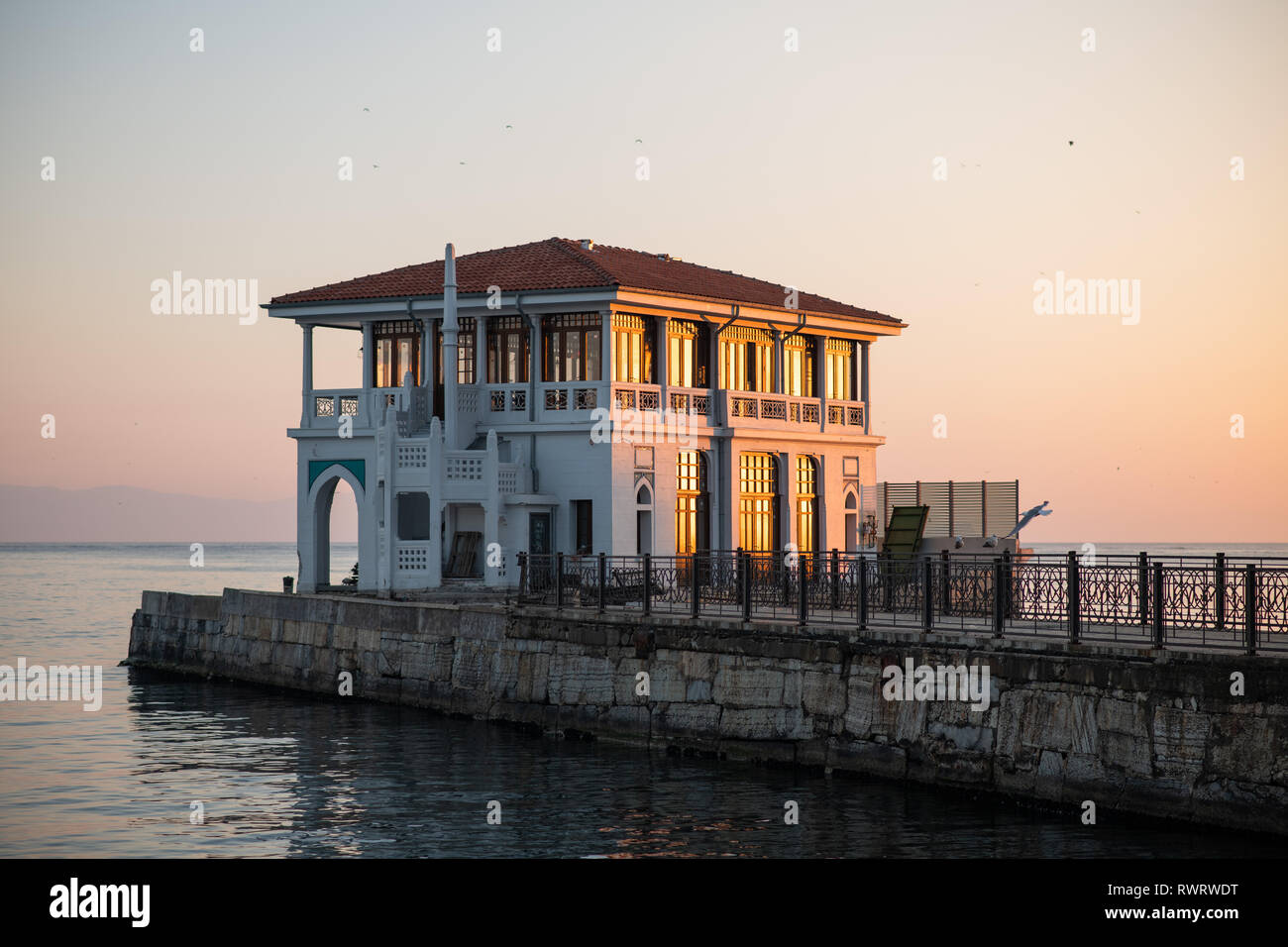 Moda iskelesi, moda dock, moda pier. Kadikoy, Istanbul. Turkey Stock ...