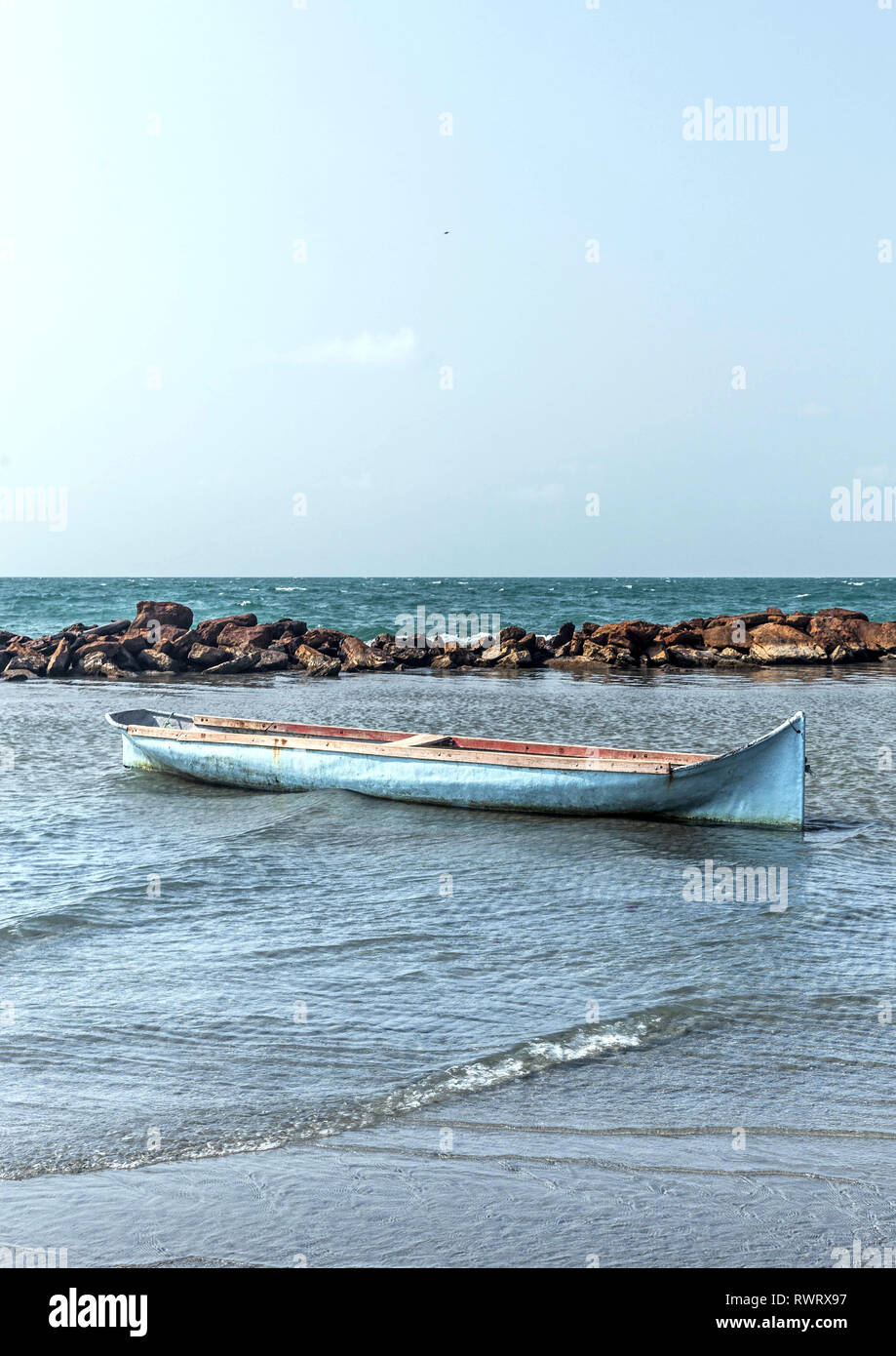Empty canoe anchored on a beach of Coveñas, Colombia Stock Photo - Alamy