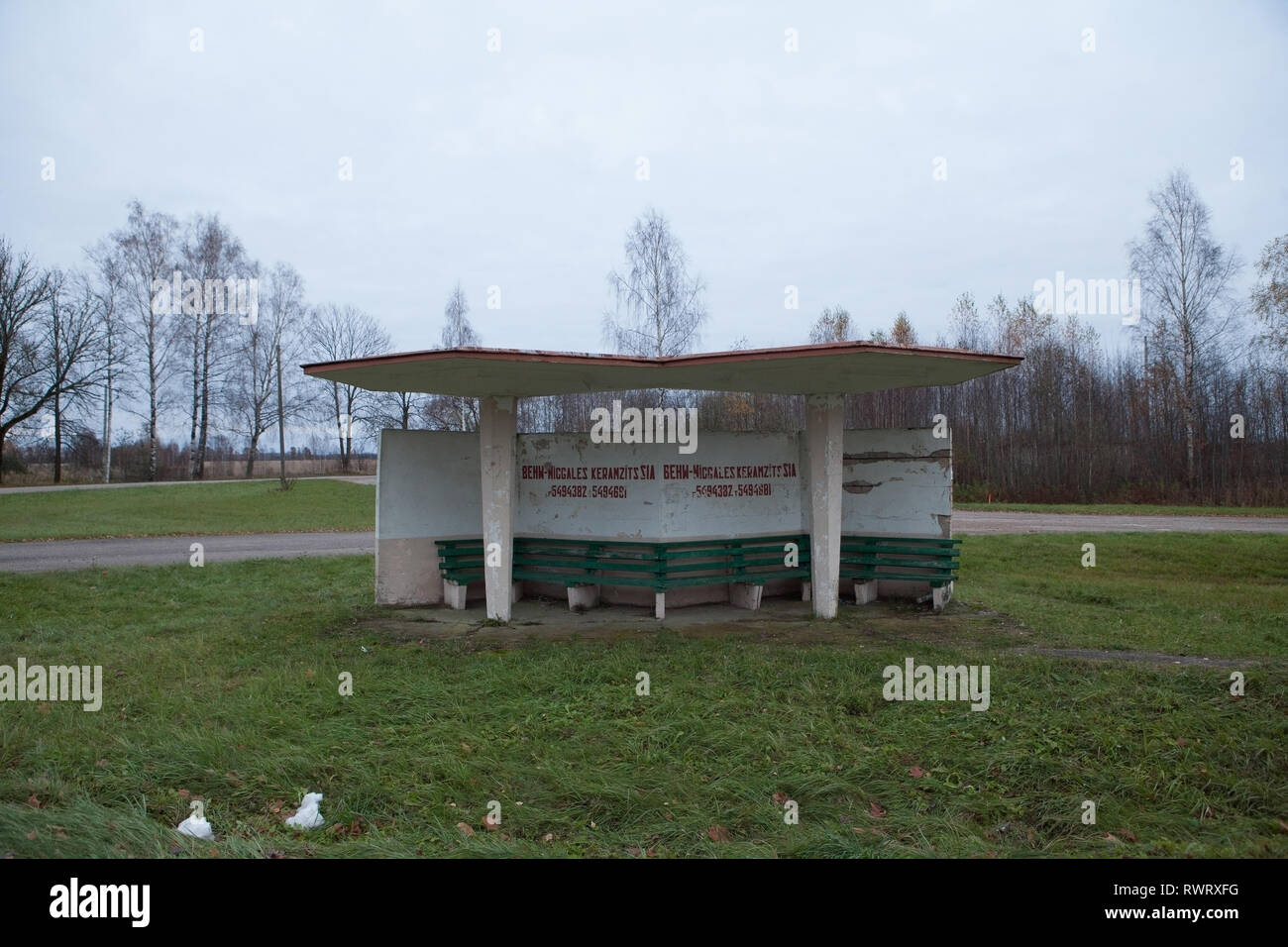Concrete shelter bus hi-res stock photography and images - Alamy