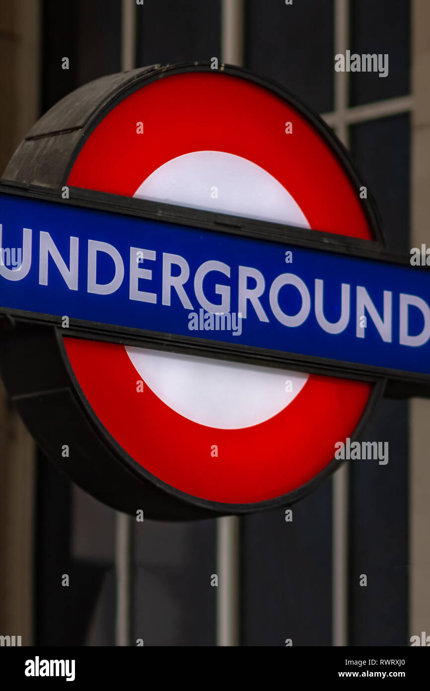 London underground sign hi-res stock photography and images - Alamy