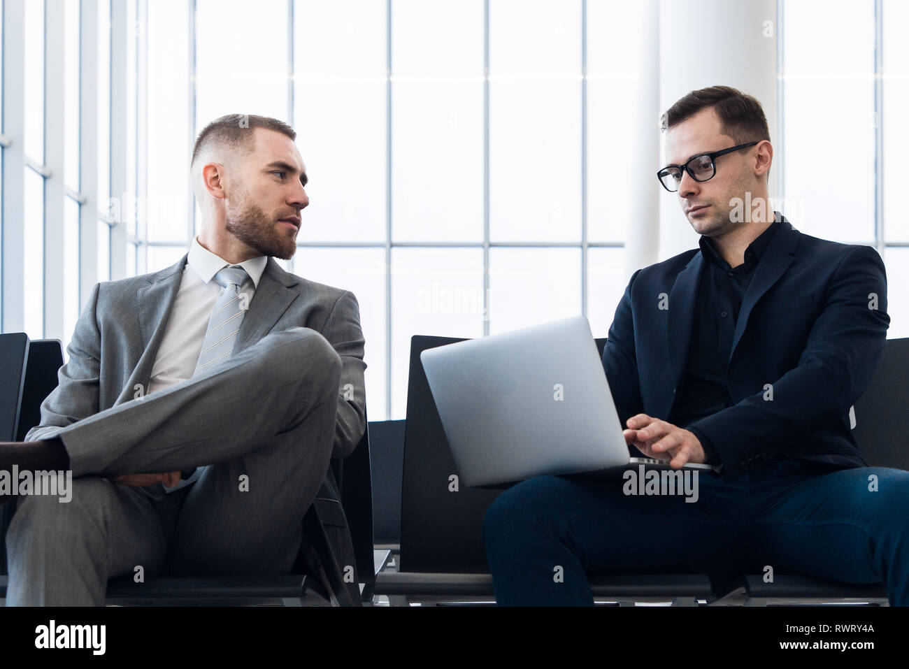 Traveler man working laptop woman hi-res stock photography and images ...
