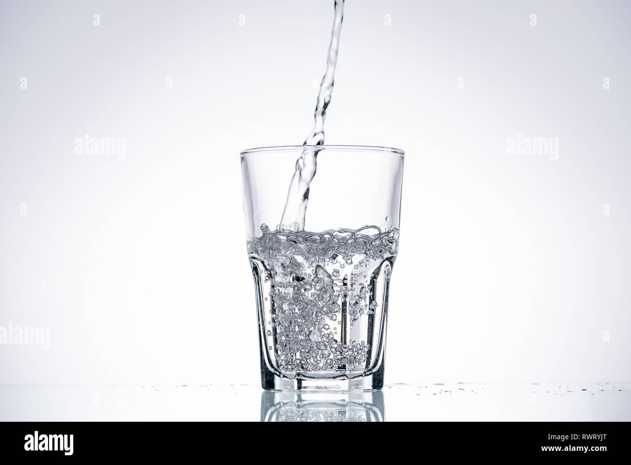Water pouring in glass hi-res stock photography and images - Alamy