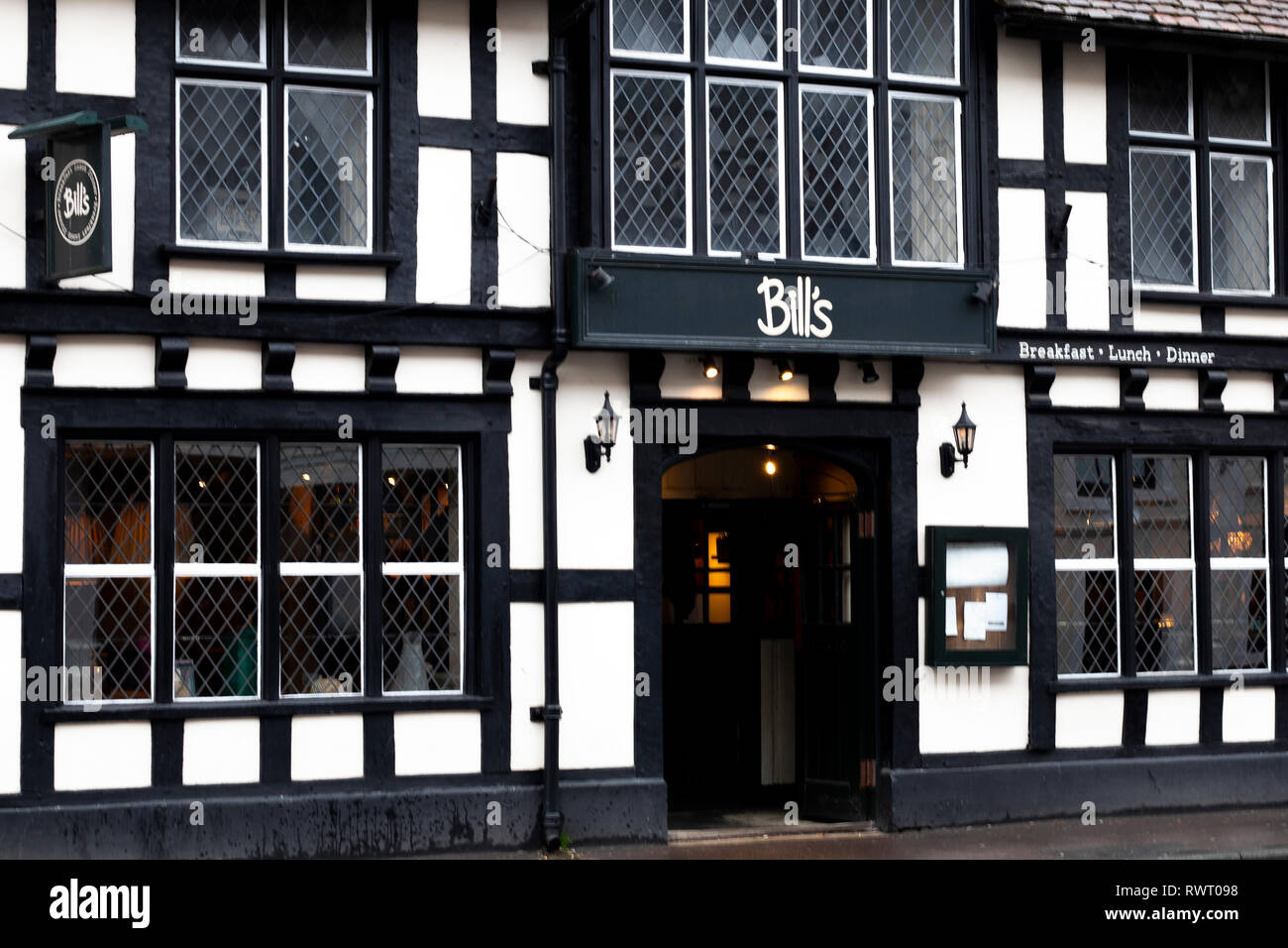 Bills restaurant and bar housed in historic Elizabethan building Stock ...