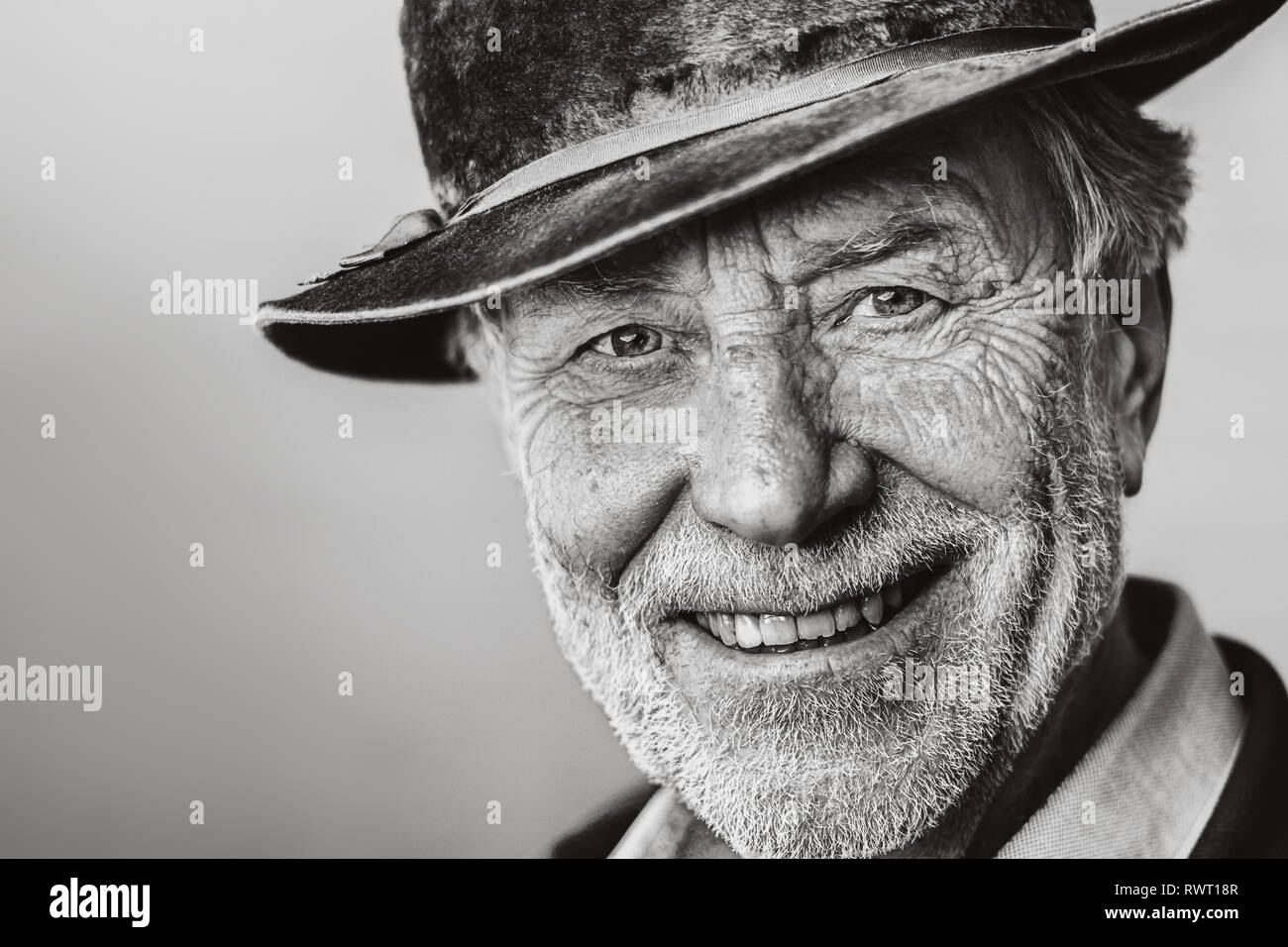 Mann senior hi-res stock photography and images - Alamy