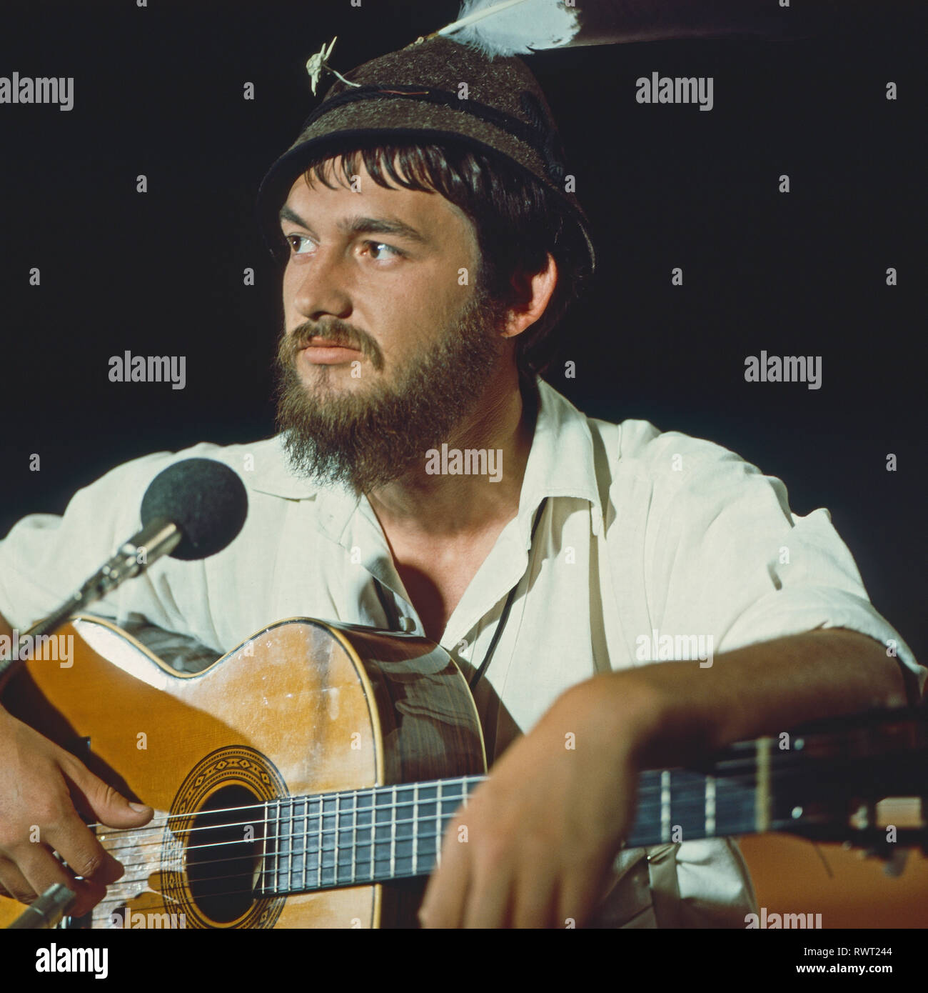 Willy Michl, bayerischer Liedermacher, in München, Deutschland 1980 ...