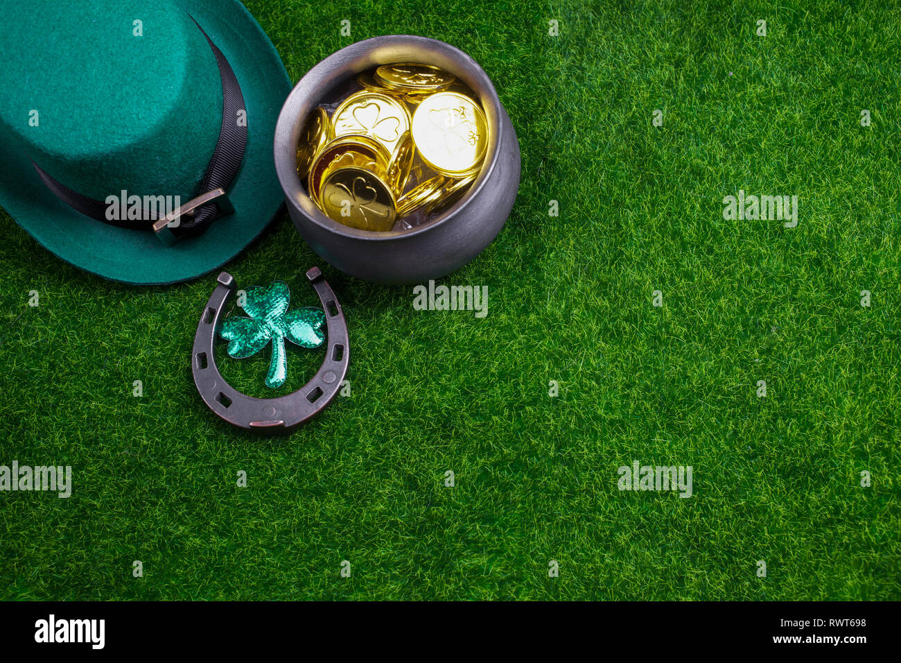 Gold filter hi-res stock photography and images - Alamy