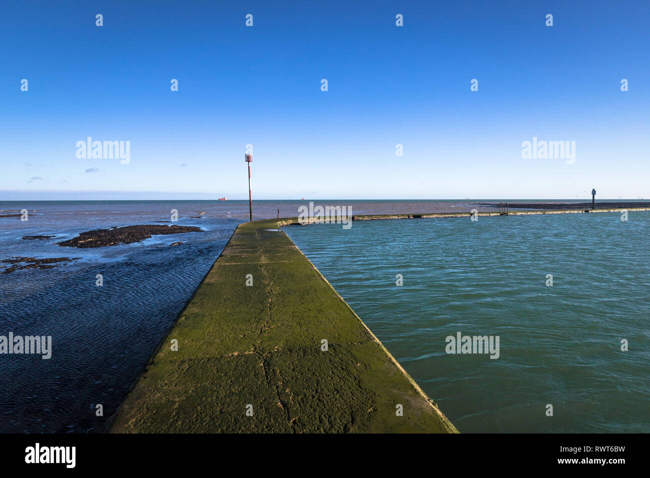Walpole bay pool margate hi-res stock photography and images - Alamy