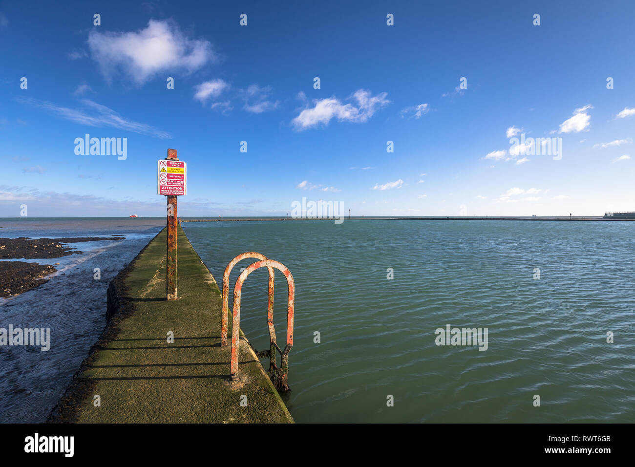 Walpole bay pool margate hi-res stock photography and images - Alamy