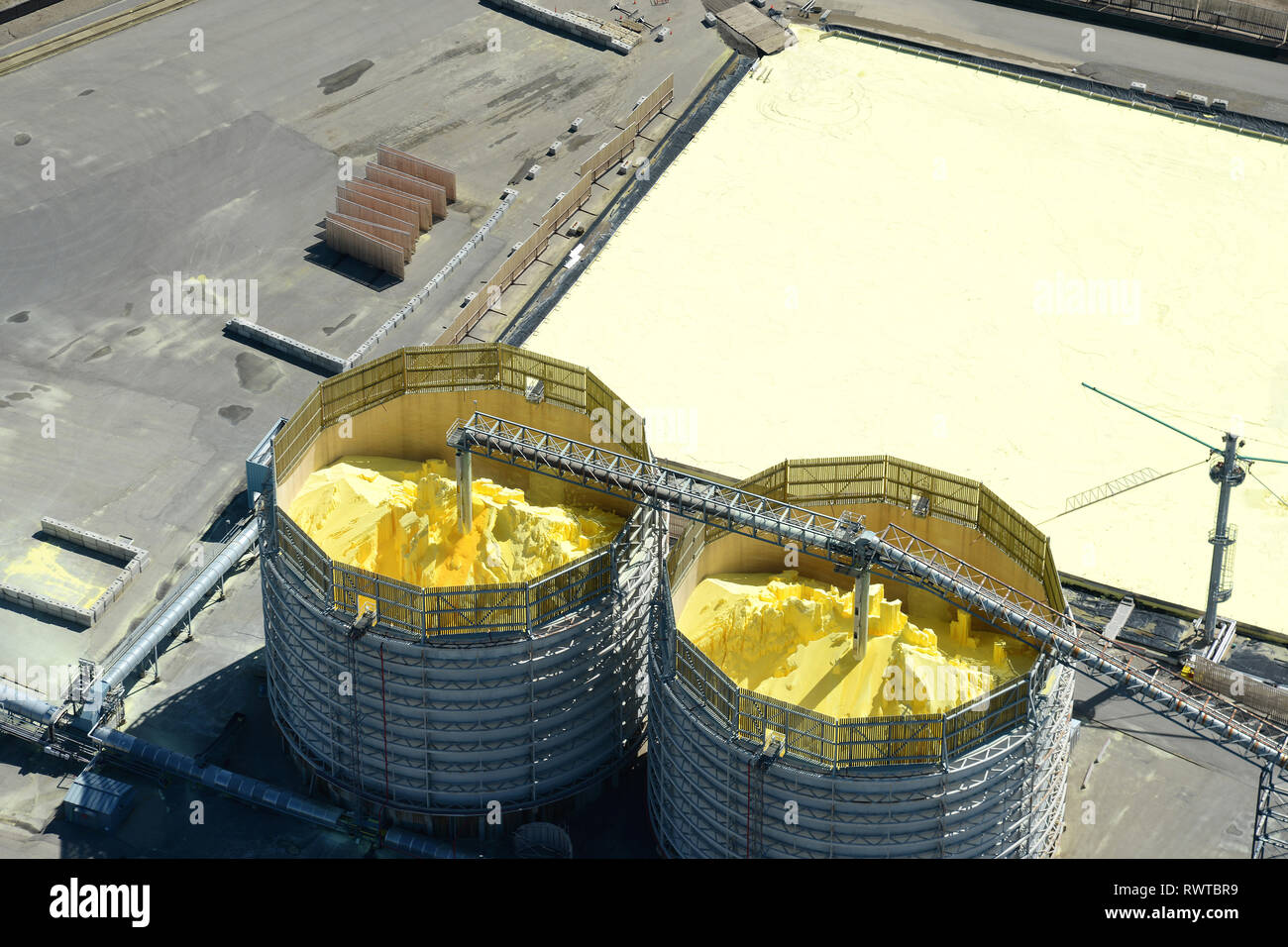 Shell sulphur loading facility, Shantz, Alberta, Canada Stock Photo - Alamy